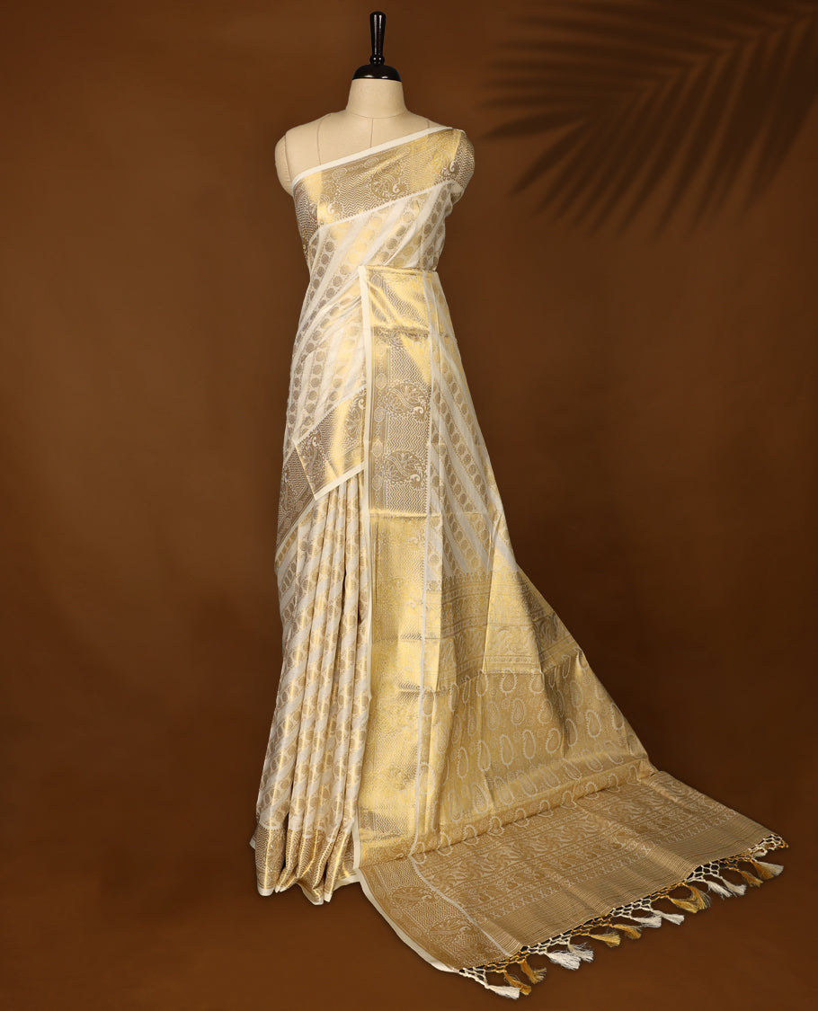 Elegant off white colour soft cotton Kerala saree featuring golden pai